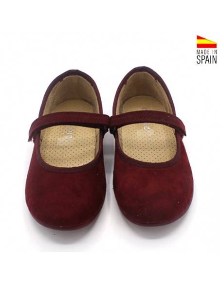 Merceditas Burdeos: Estilo y Confort para Niñas