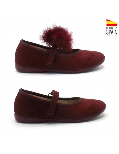 Merceditas Burdeos: Estilo y Confort para Niñas